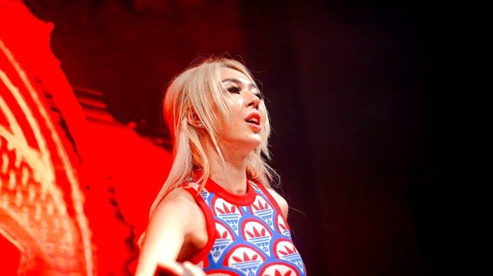 Tampil Memukau saat Sepanggung dengan Yellow Claw, DJ Moski Love Banjir ...