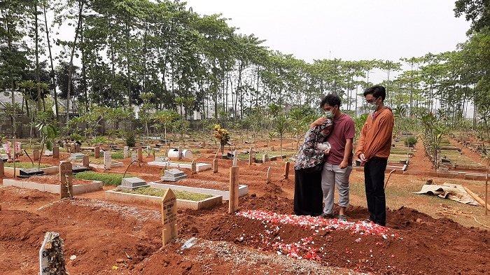 VIDEO: Meski Non Reaktif, Satia Bagdja Itajna Dimakamkan dengan ...