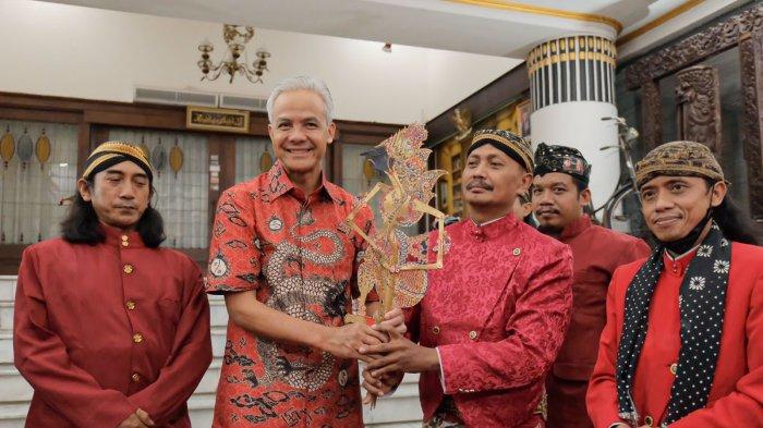 VIDEO Ganjar Didukung Para Dalang Indonesia Jadi Presiden, Diberi ...