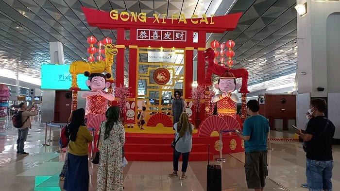 Penumpang Bandara Soekarno-Hatta Dikejutkan Oleh Gapura Khas Tionghoa ...