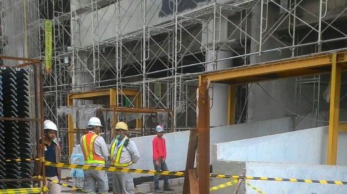 Beton Pemberat Gondola di SCBD Jatuh, 1 Pekerja Tewas - Wartakotalive.com