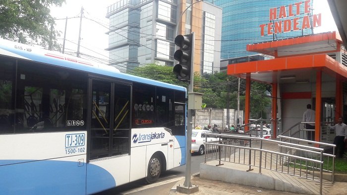 Jalur Bus TransJakarta Koridor 13 Ngeri-ngeri Sedap - Wartakotalive.com