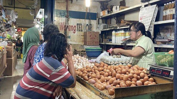 Jelang Natal, Harga Telur di Pasar Tomang Barat Jakbar Tembus Rp 32.000 Per Kilo - Wartakotalive.com