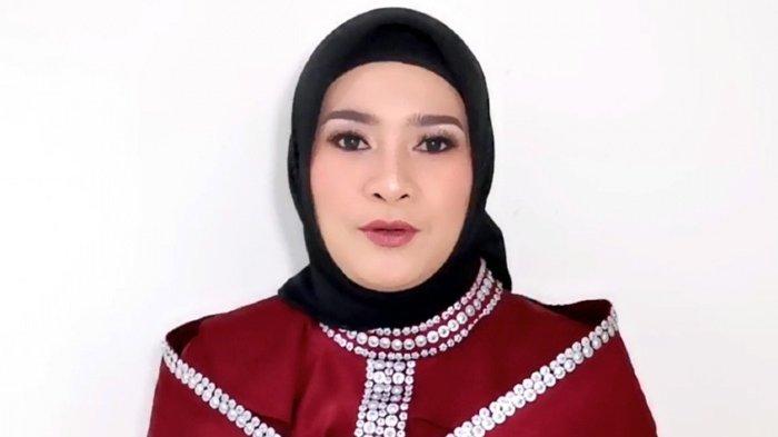 Ikke Nurjanah Gagal Wujudkan Mimpi Masa Kecil Menjadi Guru, Kini Malah Diminta Jadi Dosen Tamu ...