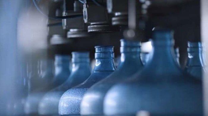 Perbedaan Kemasan Galon AMDK dan PET, Mana Lebih Baik? Ini Kata ...