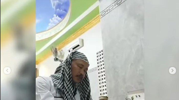 Viral! Ustaz Jadi Imam Sholat Tarawih Live Tiktok Diduga Minta Gift, Simak Pendapat MUI ...