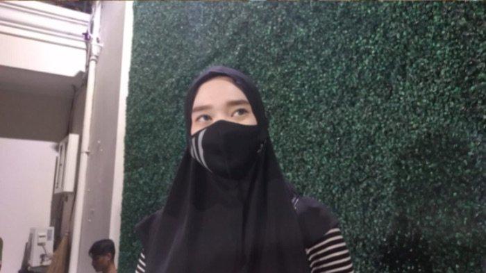 Disindir Ibu Virgoun, Inara Rusli: Kalau Orang Tua Tidak Bisa Menengahi ... Disindir Ibu Virgoun, Inara Rusli: Kalau Orang Tua Tidak Bisa Menengahi ...