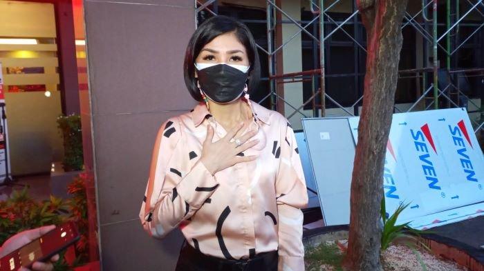 Intan RJ Sering Curhat Diatas Makam Suaminya, Merasa Seperti Orang ...