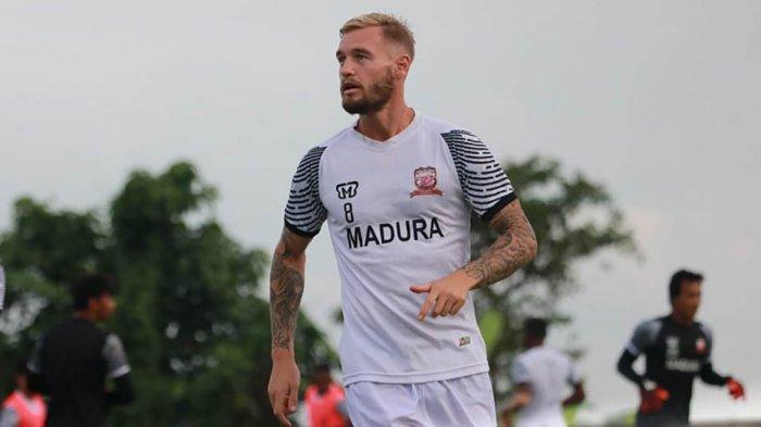 Jacob Pepper Pemain Asing Madura United Beri Tips Jaga Kesehatan Di ...