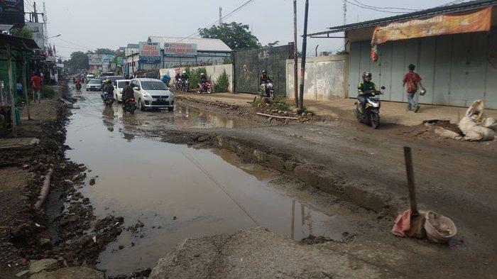 Jalan Raya Legok Tangerang Rusak Parah karena Sering Dilewati Truk ...