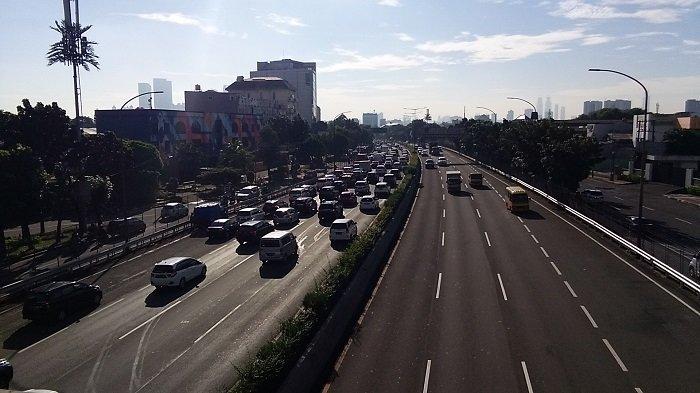 Selasa Pagi 19 Mei 2020, Jalan Tol Merak-Jakarta Km 4 Macet ...