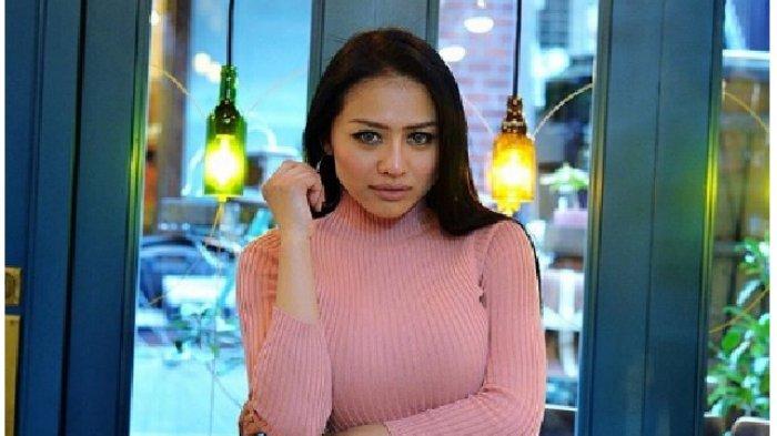 Model Seksi Jelly Jelo Memilih Melahirkan Bayi Dibanding Aborsi Meski ...