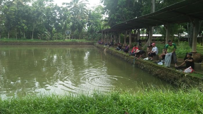 Bingung Mau Liburan ke Mana? Mancing Aja di Kabeda - Wartakotalive.com