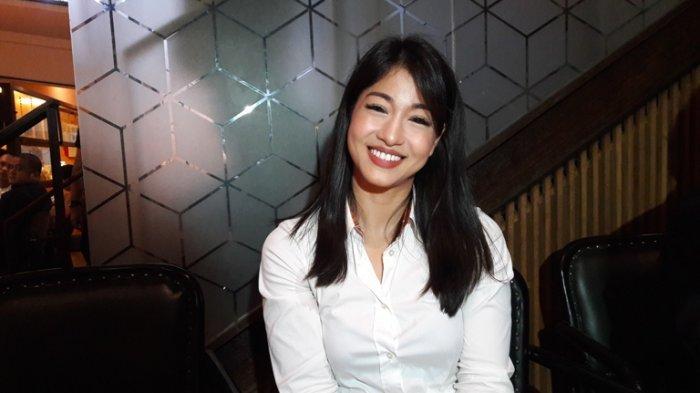 Karenina Sunny: Steve Emmanuel Tersenyum Saat Dijenguk Ibu yang Datang ...