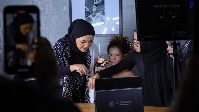 Peluang Usaha Make Up Artist Masih Tinggi, Perempuan Depok Ikuti Kelas ...