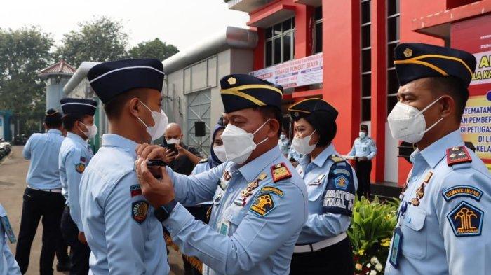 Kakanwil Kemenkumham Dki Jakarta Sematkan Kenaikan Pangkat Dan