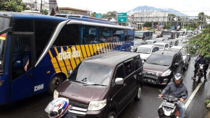 Fakta Dibalik Kemacetan Jalur Puncak yang Viral di Media Sosial Saat Libur Isra Miraj 2022 ...