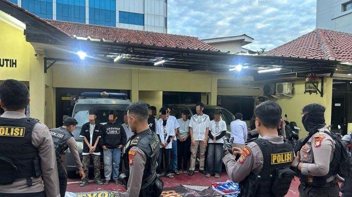 Mau Tawuran, Polisi Ciduk 13 Remaja Konvoi Bawa Bendera Geng dan Petasan di Cempaka Putih Jakpus ...