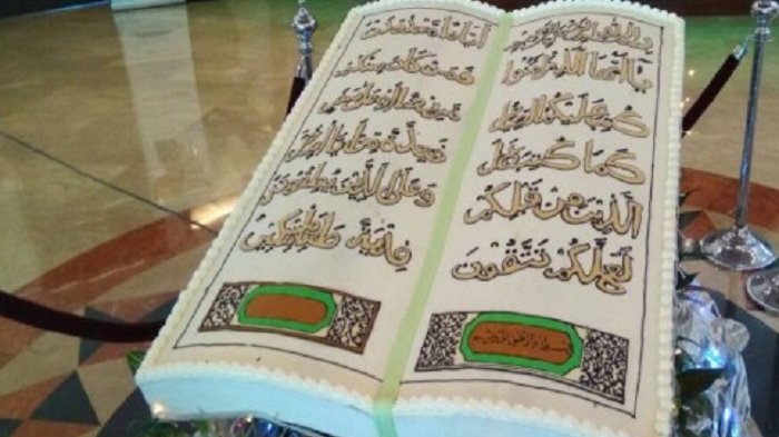 Begini Penampakan Kue Replika Al Quran yang Mencuri Perhatian ...