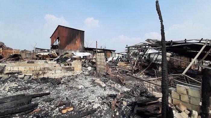 Berawal Percikan Api di Atap Rumah Warga, Lahan Seluas 5.000 Meter di Cengkareng Ludes Terbakar ...