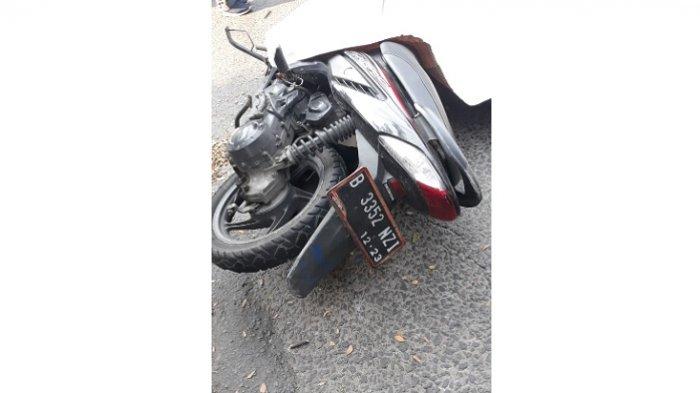 Hindari Jalan Tak Rata di Jalan Ring Road, Cengkareng, Pengendara Motor ...