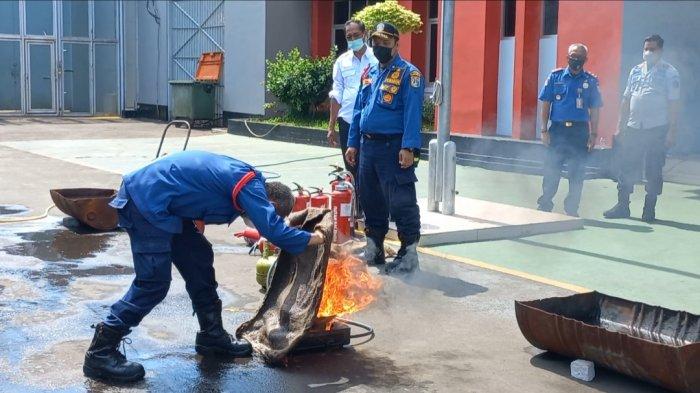 Karung Goni Basah Jadi 'P3K' Terjadinya Kebakaran, Begini Cara Pakainya ...