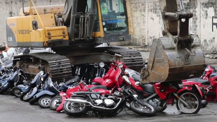 Bukan Cuma Bandar Narkoba, Duterte Juga 'Hukum Mati' Vespa dan Moge ...