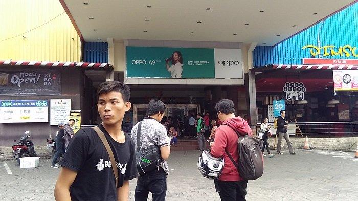 Masih Keluar Asap, Para Pemilik Toko Belum Dapat Kejelasan Lokasari ...