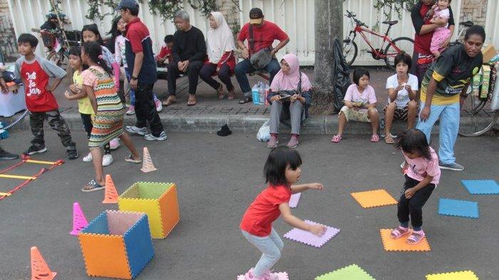 BERITA FOTO: Mahasiswa Gencarkan Permainan Tradisional di Tengah ...