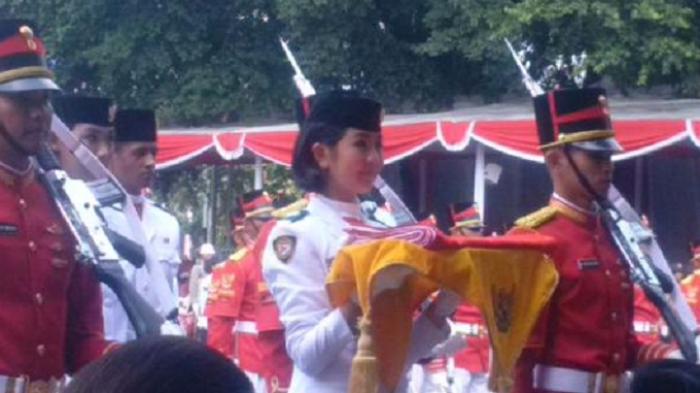 Fadjroel: Terharu! WNI Keturunan Tionghoa Bawa Bendera Pusaka ...