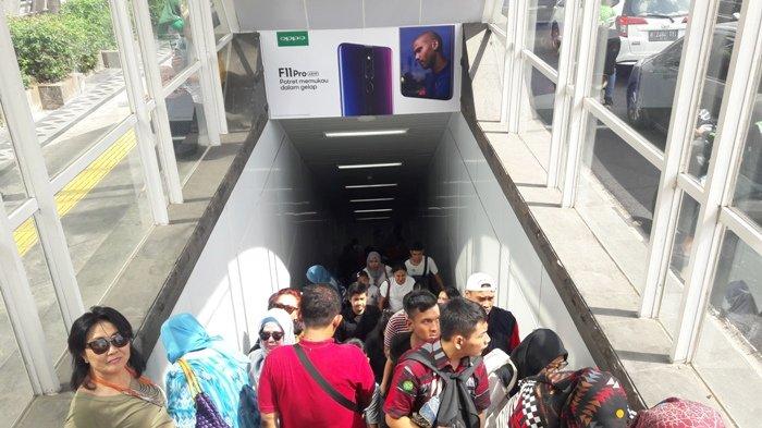 Warga Mengeluhkan Anak Tangga Ketinggian yang Menyulitkan Penumpang di ...