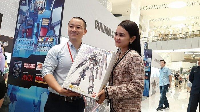 Betapa Senangnya Michelle Ziudith Mendapatkan Robot Gundam Edisi Terbatas yang Diincari Sejak ...