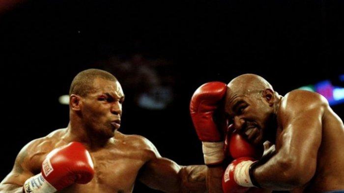 Promotor Tinju Bob Arum Melarang Evander Holyfield dan Mike Tyson ...