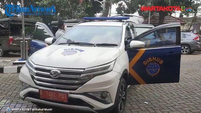 Mobil Operasional Dishub Kramat Jati Jadi Kendaraan Evakuasi Pasien ...