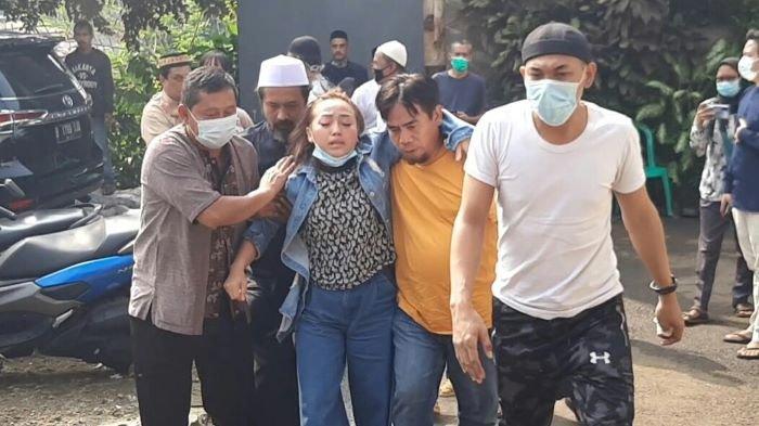 Mpok Alpa Tidak Bisa Menemani Saat Terakhir Hidup Ayahnya, Terus ...