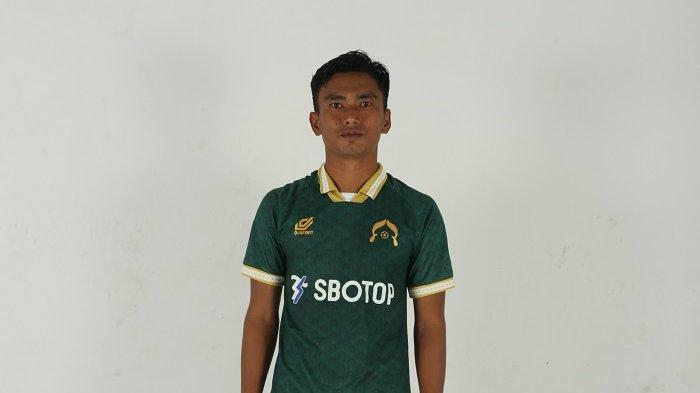 KISAH Munadi di Lapangan Sepak Bola, Usia 20 Tahun Berhasil Memperkuat ...