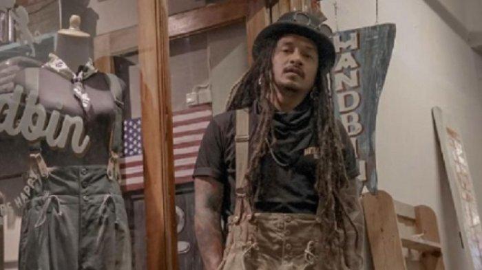 JERITAN Musisi Reggae Dellu Uyee di Tengah PPKM Darurat: Tolong Beri ...