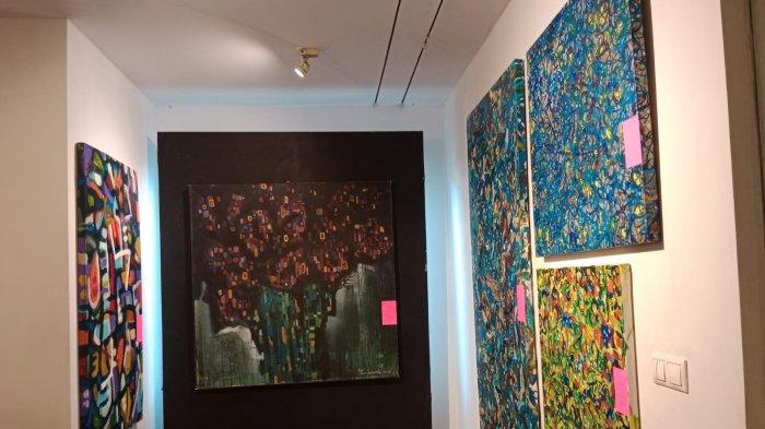 Pelukis Timotius Suwarsito Mengajak Lebih Peduli Isu Disabilitas di Pameran “Ngalap Berkah ...
