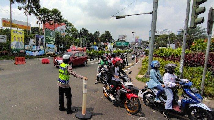 Arus Balik Bikin Jalur Puncak Padat, One Way Kembali Diberlakukan dari Pintu Tol Exit Ciawi ...