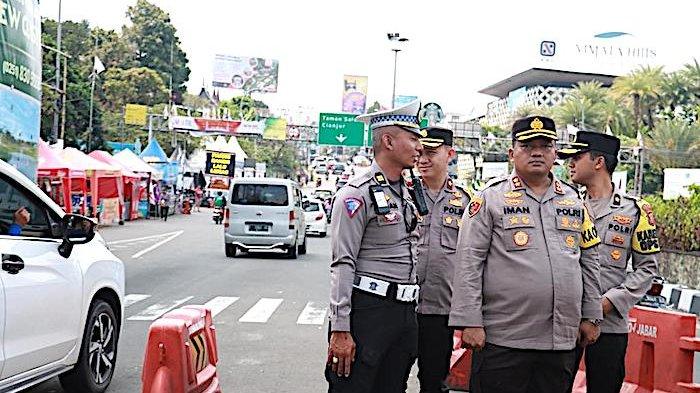Padatnya Jalur Wisata Puncak, Satlantas Bogor Kembali Berlakukan One Way dan Ganjil Genap ...
