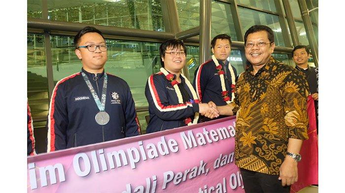 Pelajar Indonesia Raih Enam Medali di Olimpiade Matematika ...