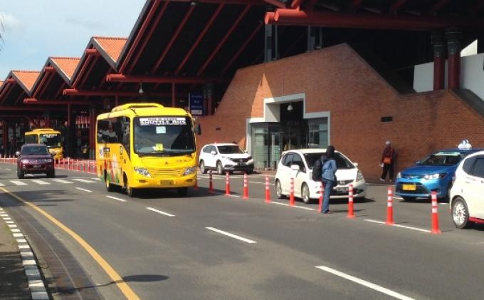 Jalur Drop Off Terminal 1 Bandara Diberi Pembatas - Wartakotalive.com
