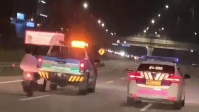 VIDEO : Detik Detik Petugas PJR Kejar-Kejaran dengan Pemotor yang Masuk ...