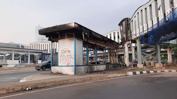 Asal Api yang Membakar Bioskop Senen Diduga dari Halte yang Dibakar ...