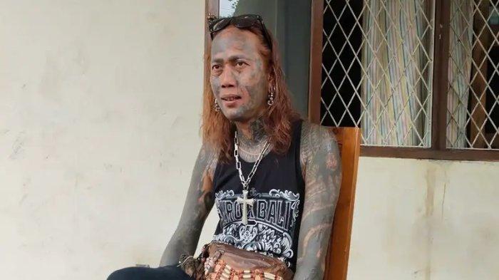 Agus Sutikno, Wajah dan Badan Penuh Tato, Pendeta Jalanan yang Membawa Suka Cita Natal ...