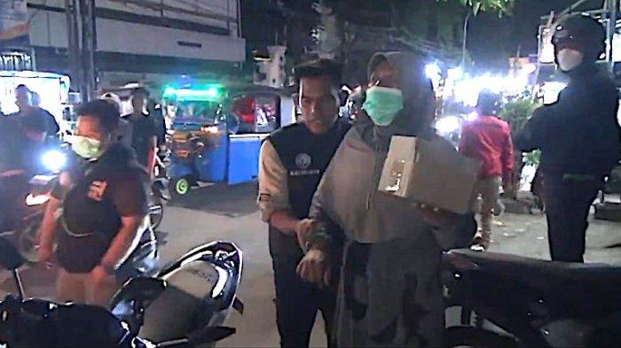 Puluhan Pengemis Menjerit Nangis Saat Terjadi Razia di Kawasan Teluk ...