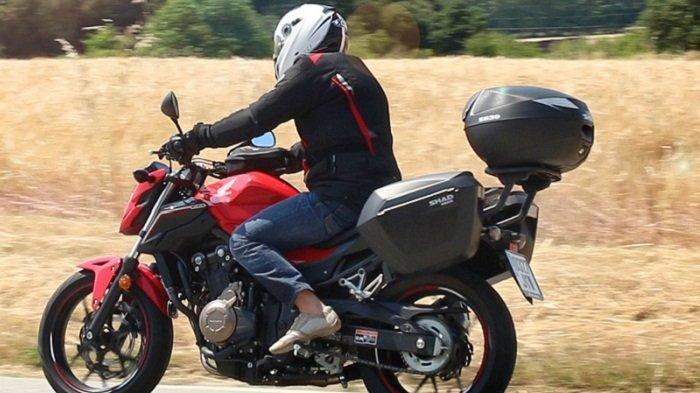 Ini Cara Tepat Mengendarai Sepeda Motor Pakai Boks, Jangan Membawa ...