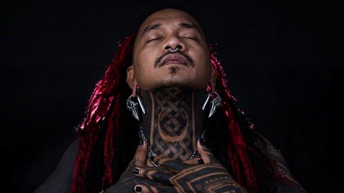 Beraksi Extreme Body Suspension, Musisi Dellu Uyee: Saya Hanya Ingin Mencobanya karena Penasaran ...