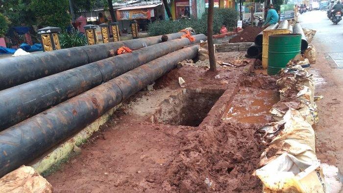Warga Keluhkan Proyek Revitalisasi Pipa PDAM Berusia Puluhan Tahun ...