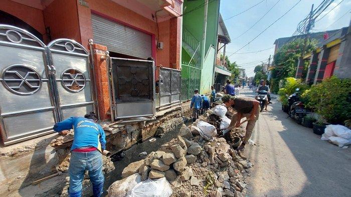 Perbaikan Turap Saluran Air di Jalan Mundari Koja Jakarta Utara ...